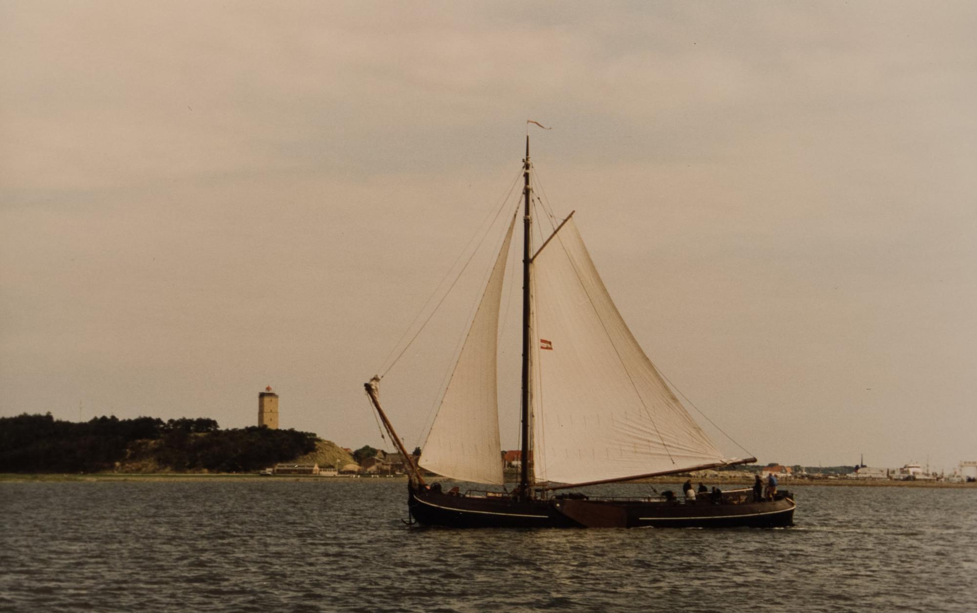 Geschiedenis van tjalk op de Zuiderzee tot charter op het IJsselmeer en ...